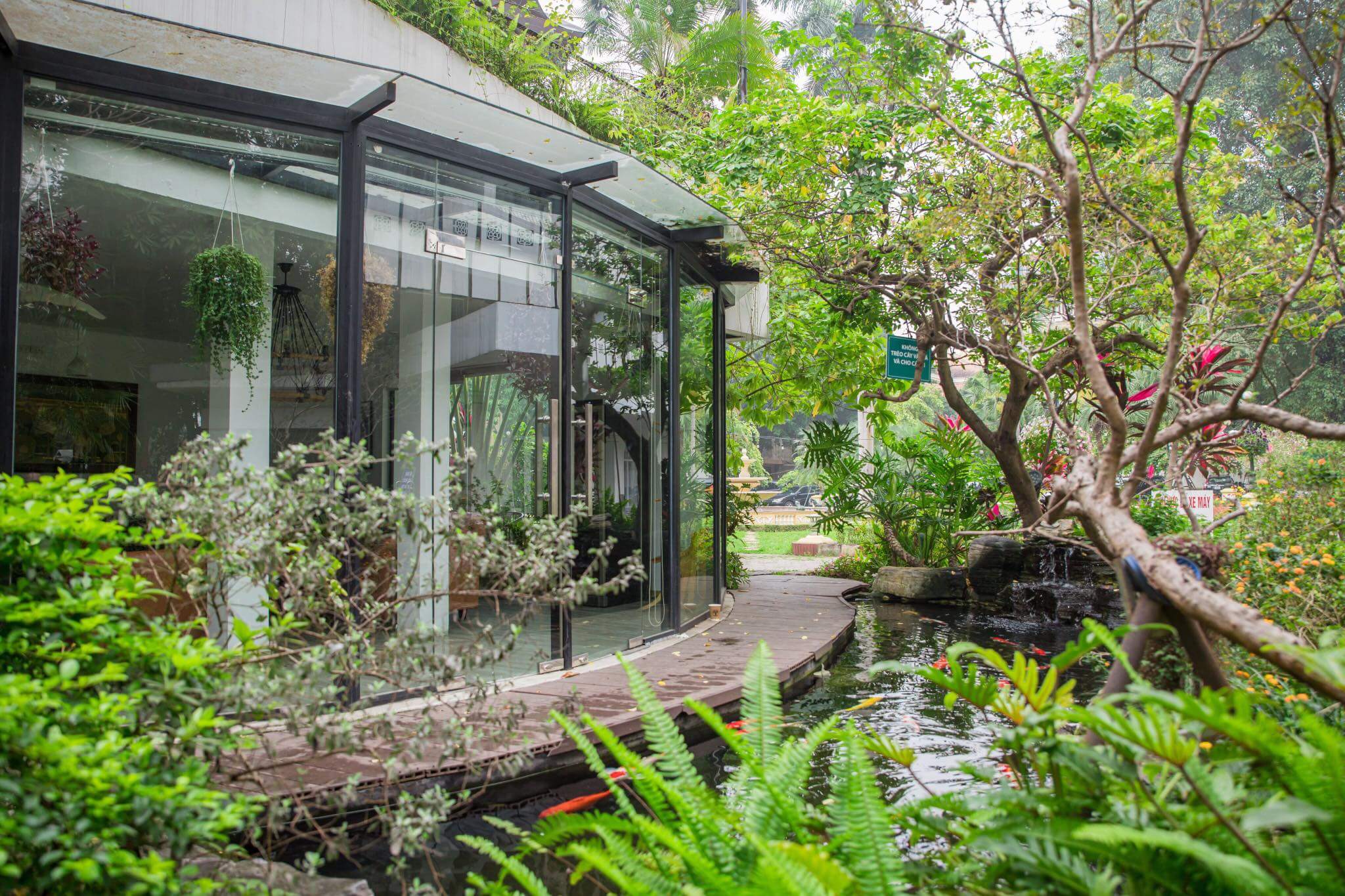 Coffee Shops in Vietnam // A Complete Guide (by the Locals)