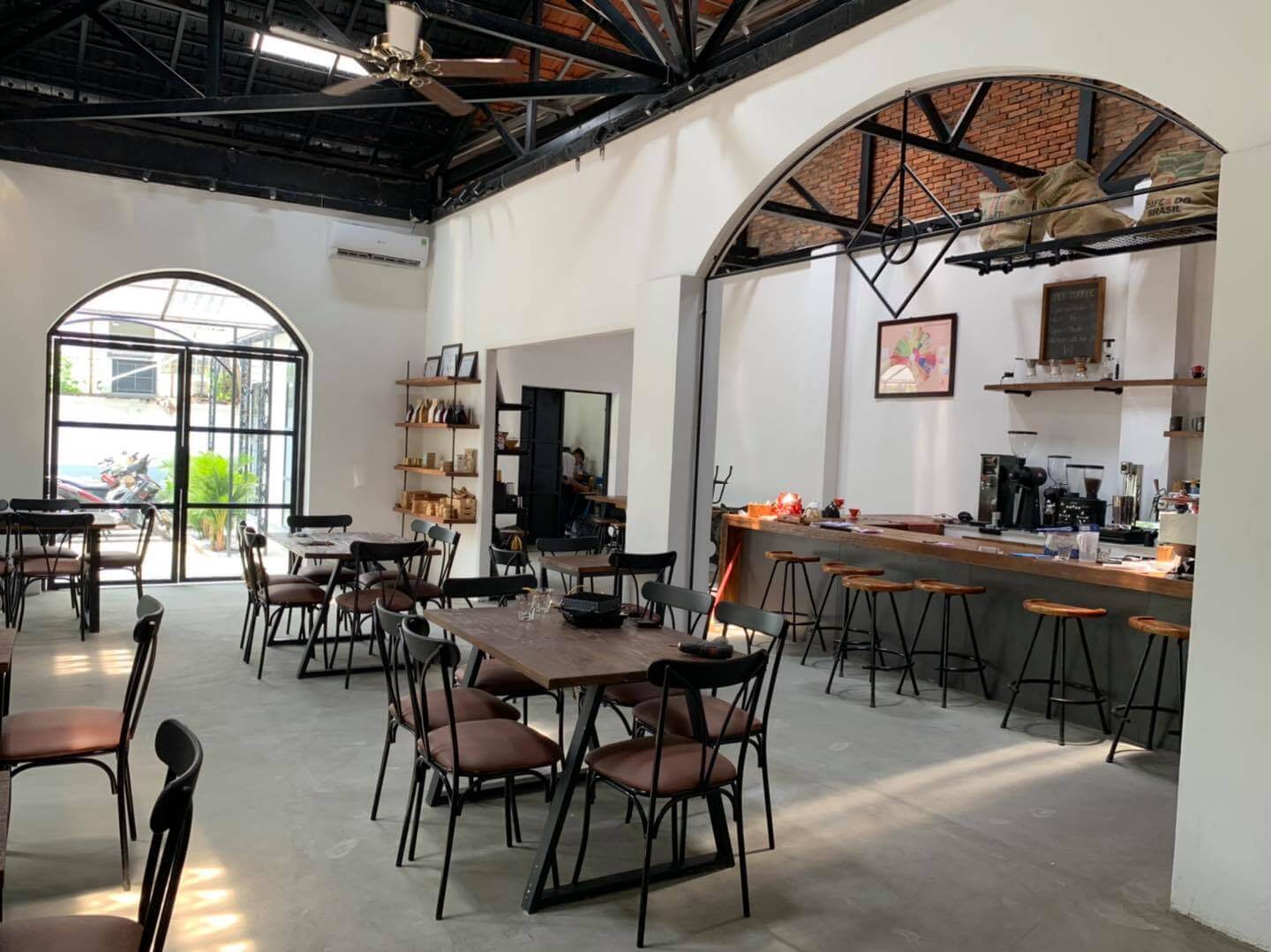 Coffee Shops in Vietnam // A Complete Guide (by the Locals)