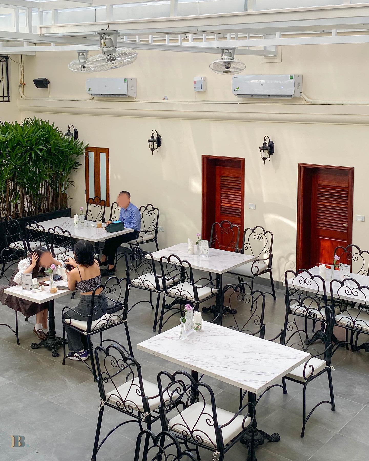 Coffee Shops in Vietnam // A Complete Guide (by the Locals)